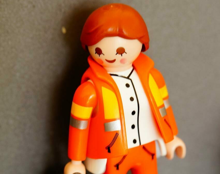 PLAYMOBIL Krankenwagen mit Licht und Sound - PLAYMOBIL 6685